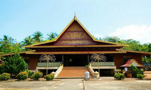 Ciri-ciri dan Fungsi Rumah Adat Riau Ciri-ciri dan Fungsi Rumah Adat Riau
