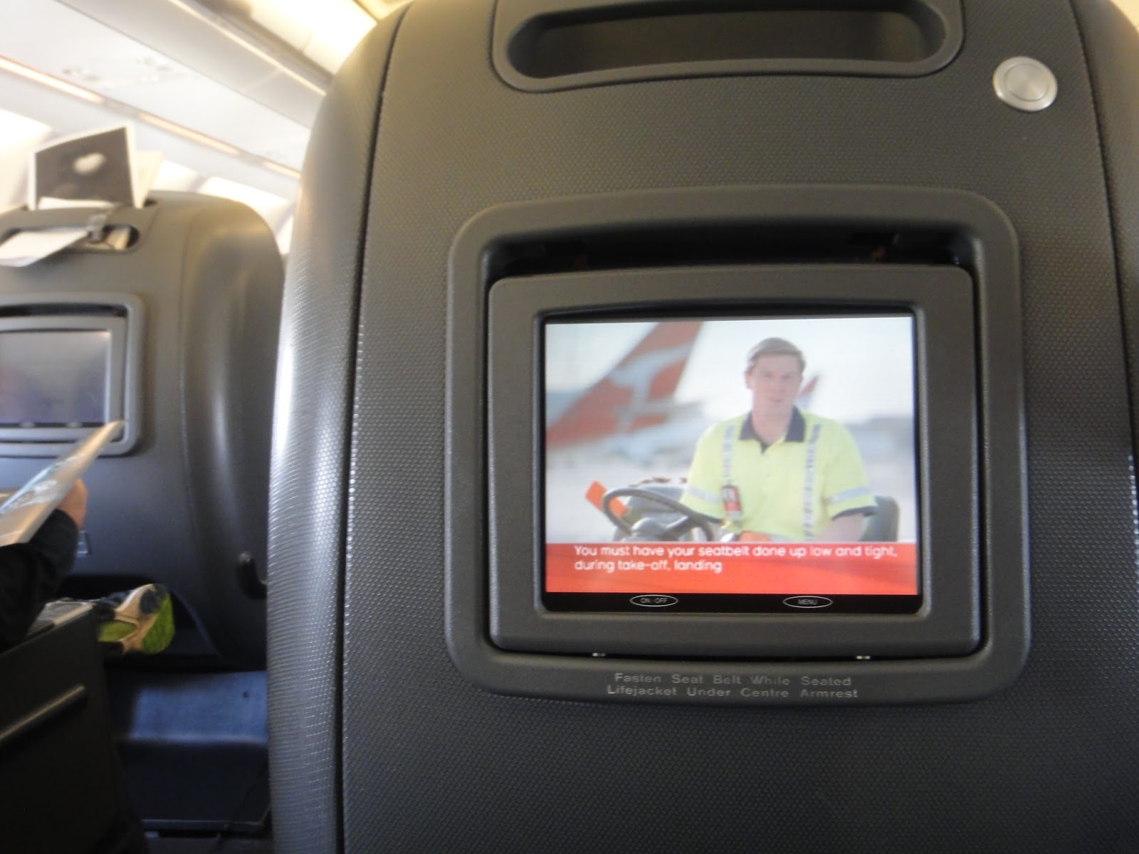 Qantas Business Class - Melbourne to Singapore QF35 (Airbus A330)