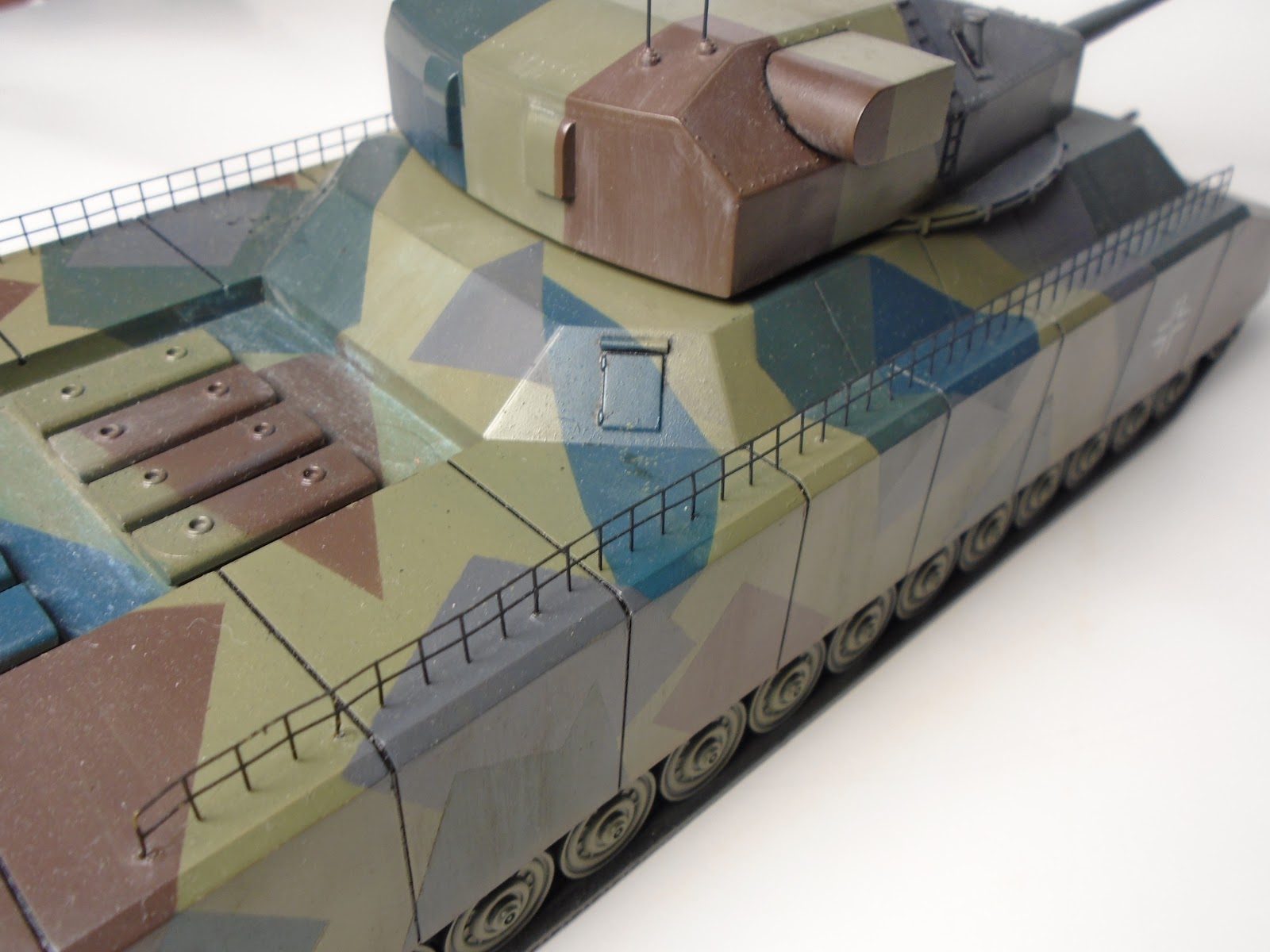 Daydream Notes: Tankom 1/144 P.1000 Ratte