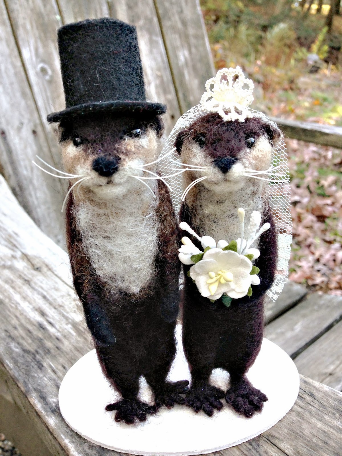 FACCI DESIGNS: Needle Felted Otter Wedding Cake Topper