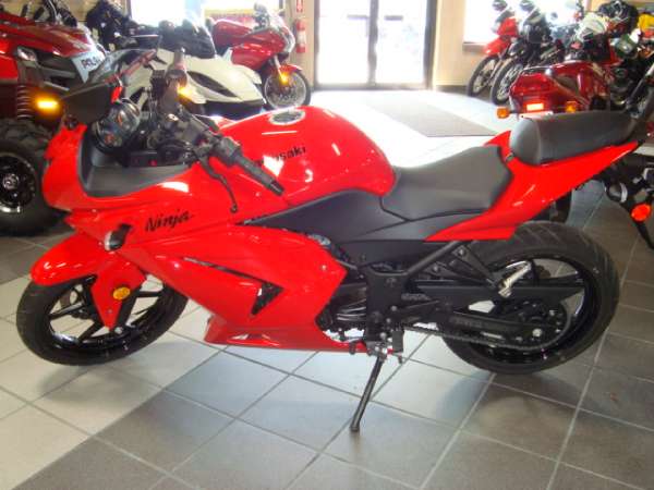 Latest Bykes And Cars: Kawasaki Ninja 250r Red