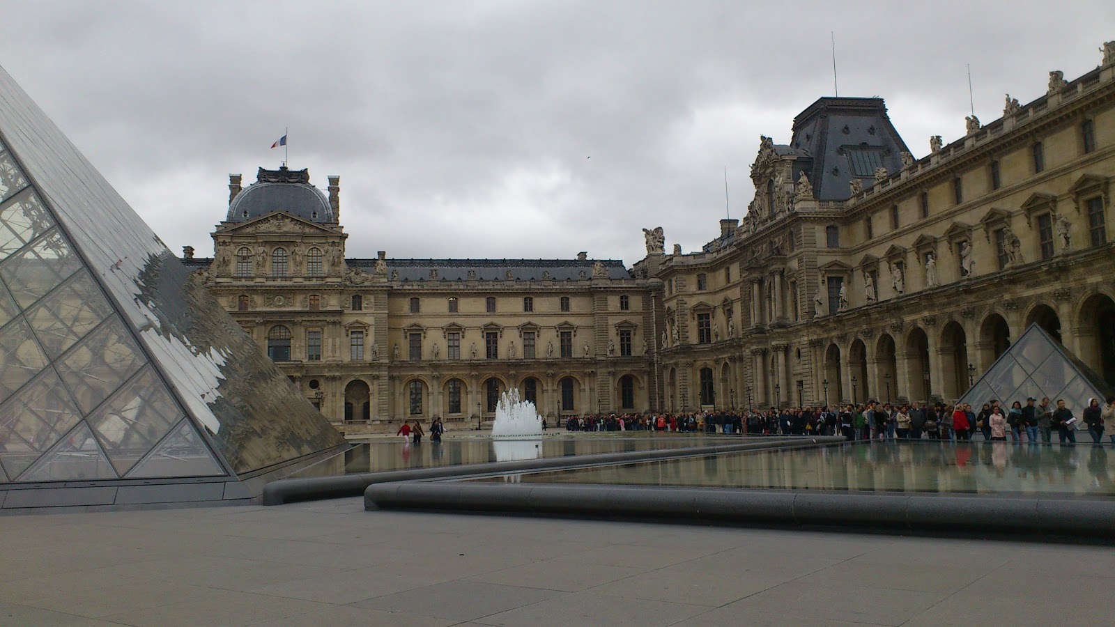 blog "ca la toti": ziua 7: Notre Dame si muzeul Louvre