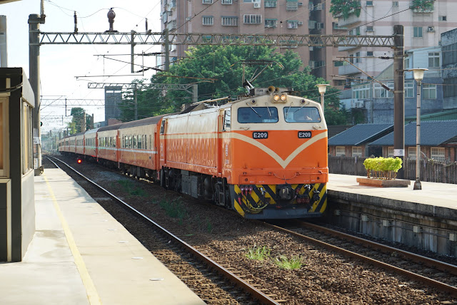 Blair's 鐵道攝影: E209電力機車 / TRA E209 Electric locomotive