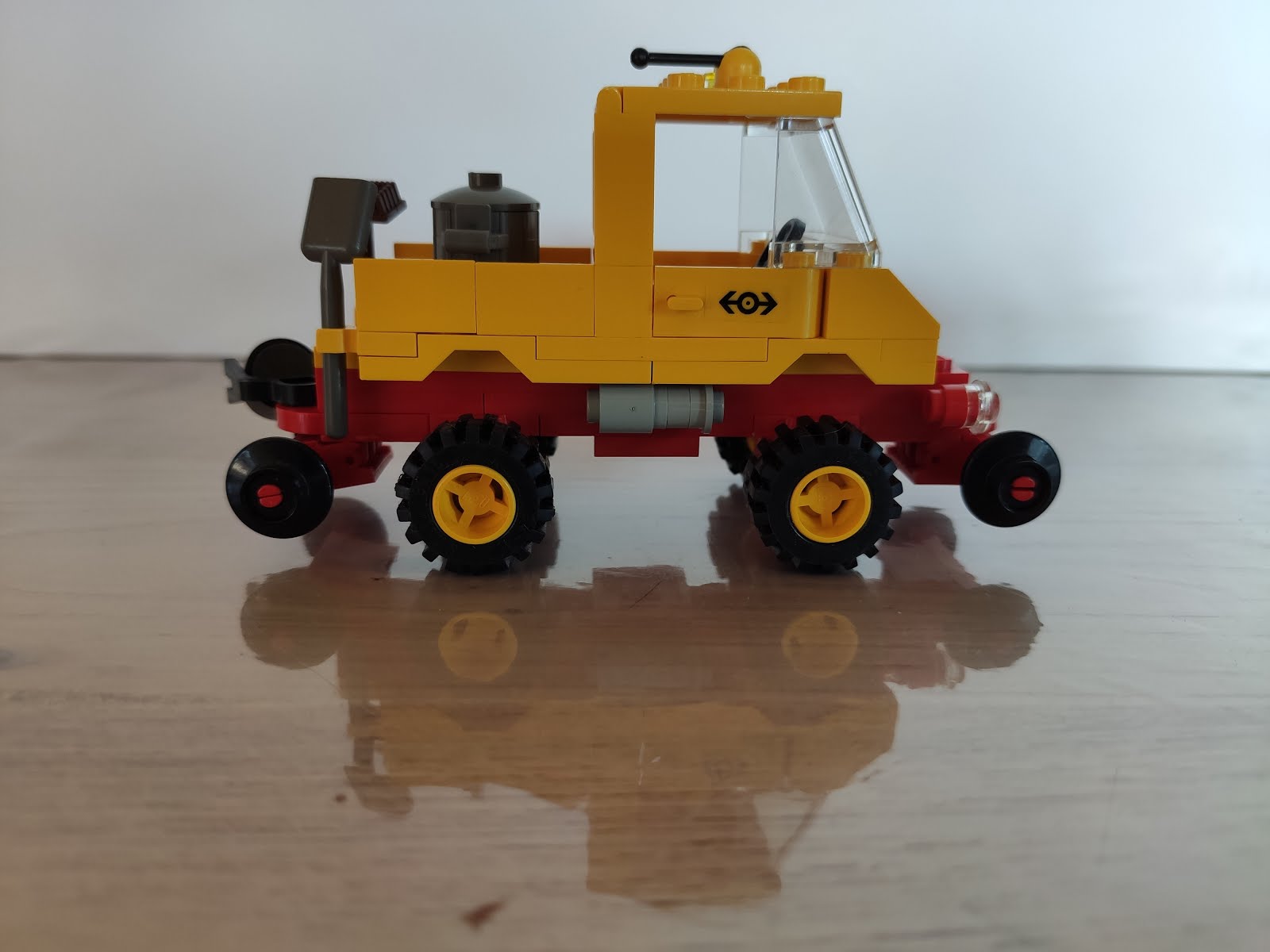 lobo's Klemmbausteinewelt: Lego System Schienen- und Straßenfahrzeug (4546)