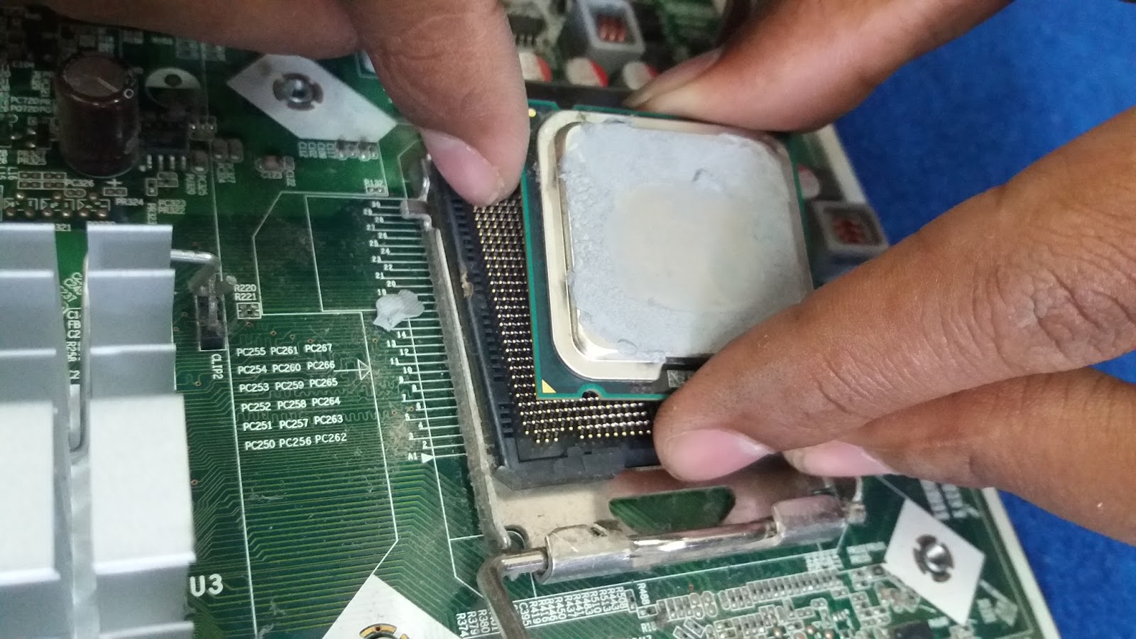 Cara Merakit CPU dengan Benar
