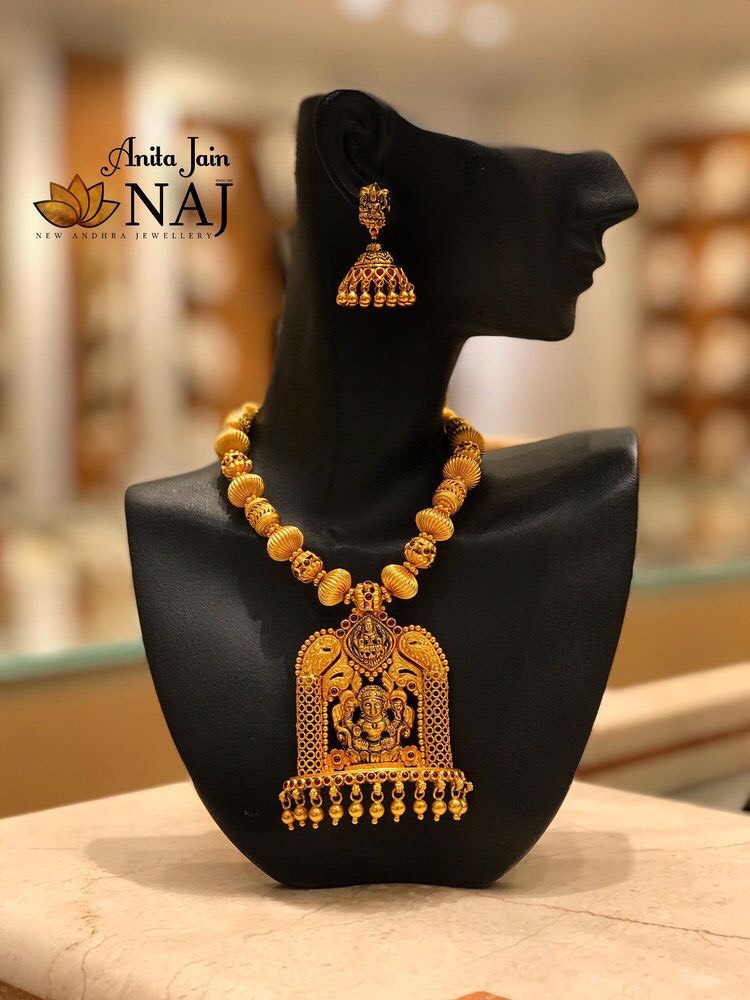 Simple Gold Necklaces by Naj Jewellery - Jewellery Designs