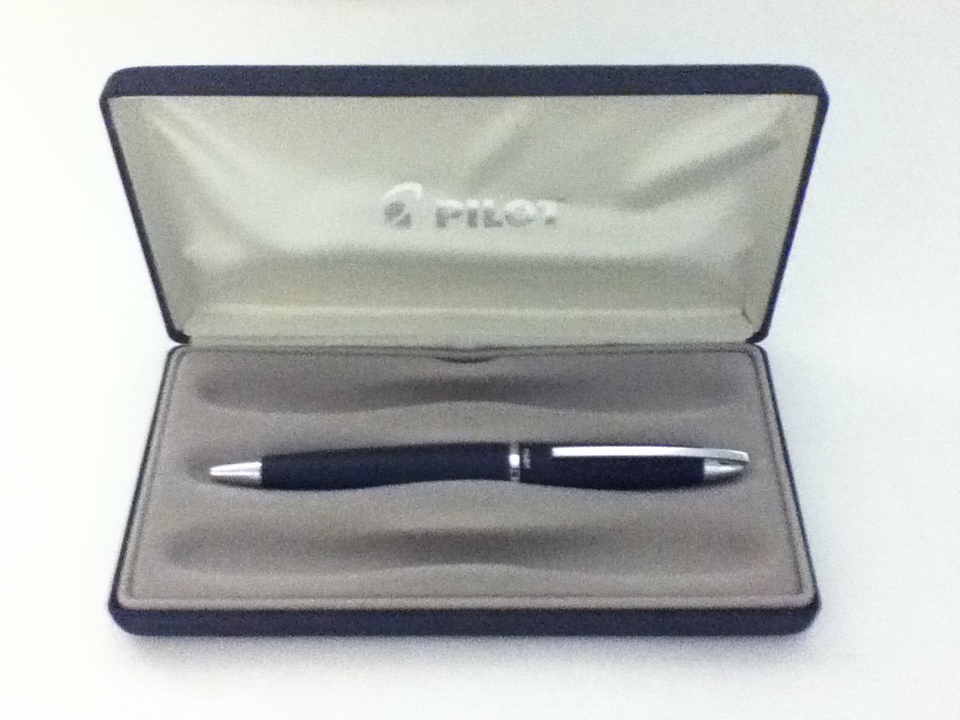 The Gold Standard: Chris' Collection : Pilot Knight Ballpoint Pen Review