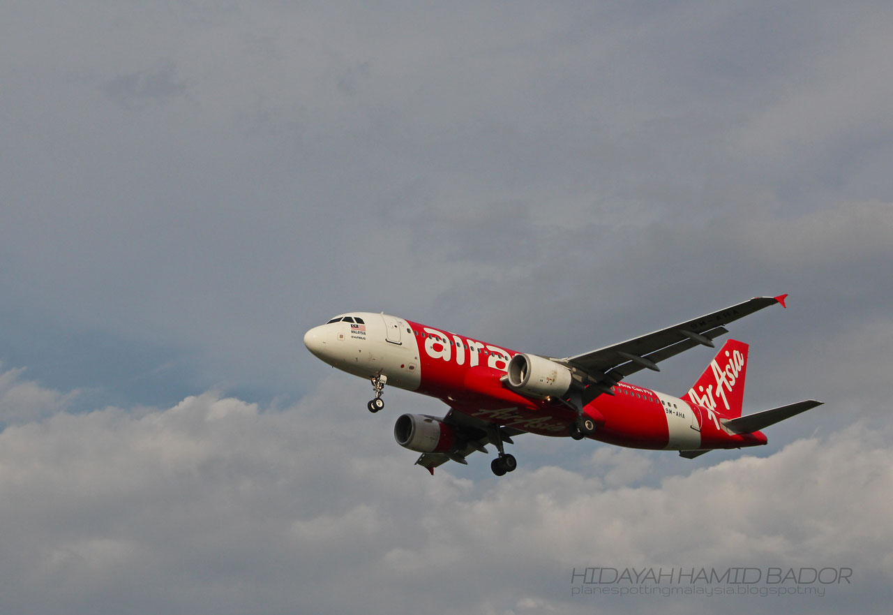 Nurul Hidayah: Plane Spotting: AirAsia Airbus A320 (9M- AHA)