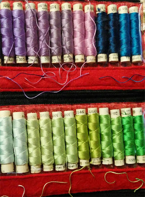 She's just a girl who creates...: I finally made my new applique thread ...