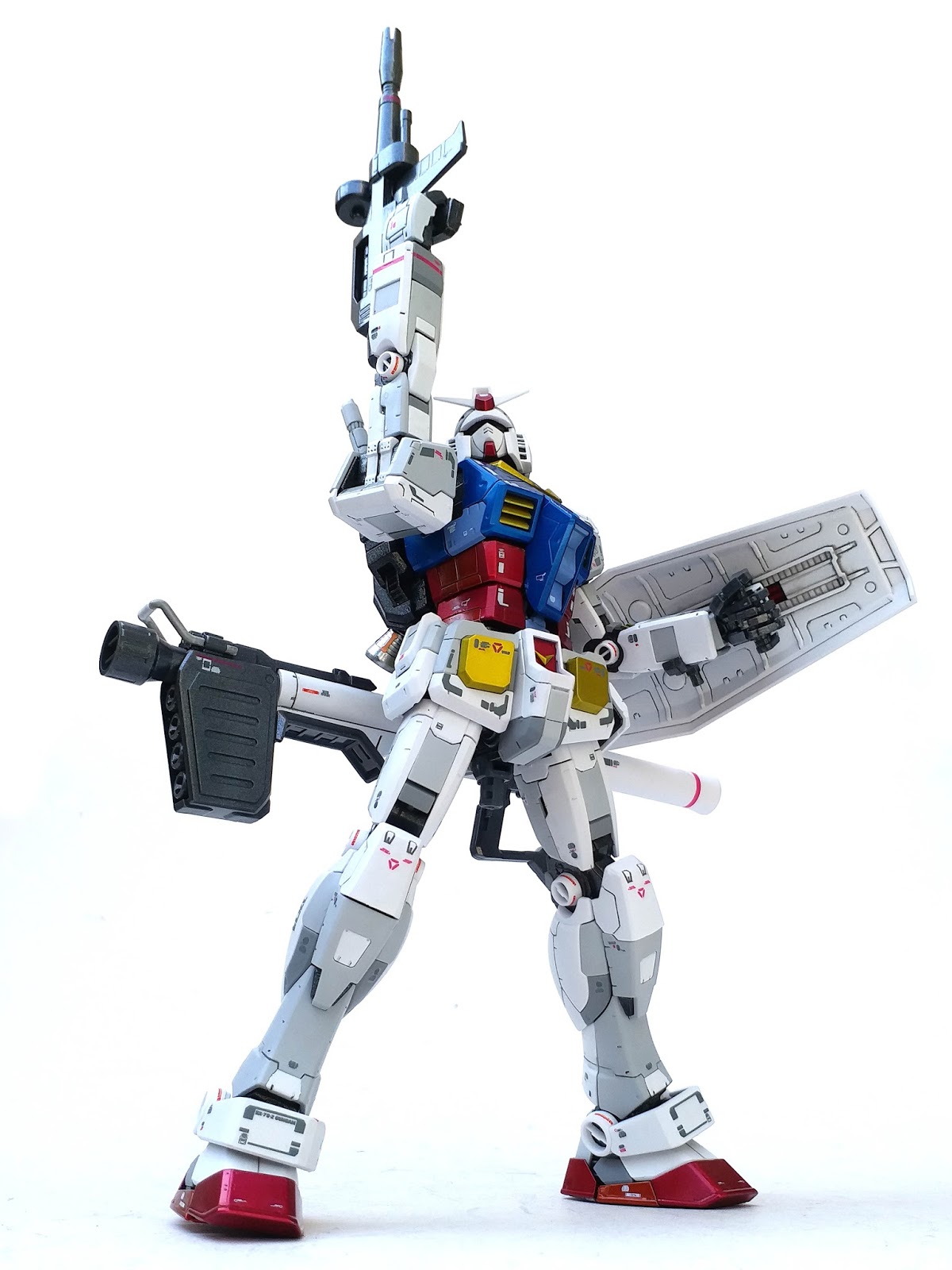Painted Build: MG 1/100 RX-78-2 Gundam Ver. 3.0