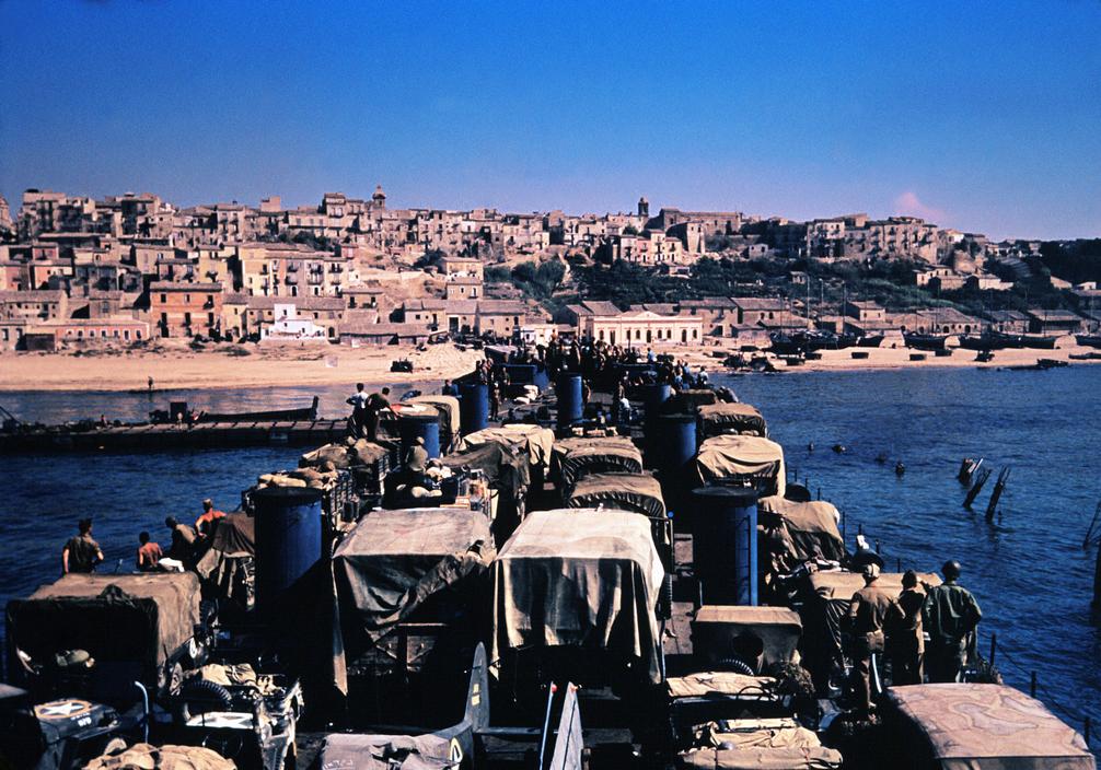 Wonderful Colour Photographs of World War II by Robert Capa ~ Vintage ...