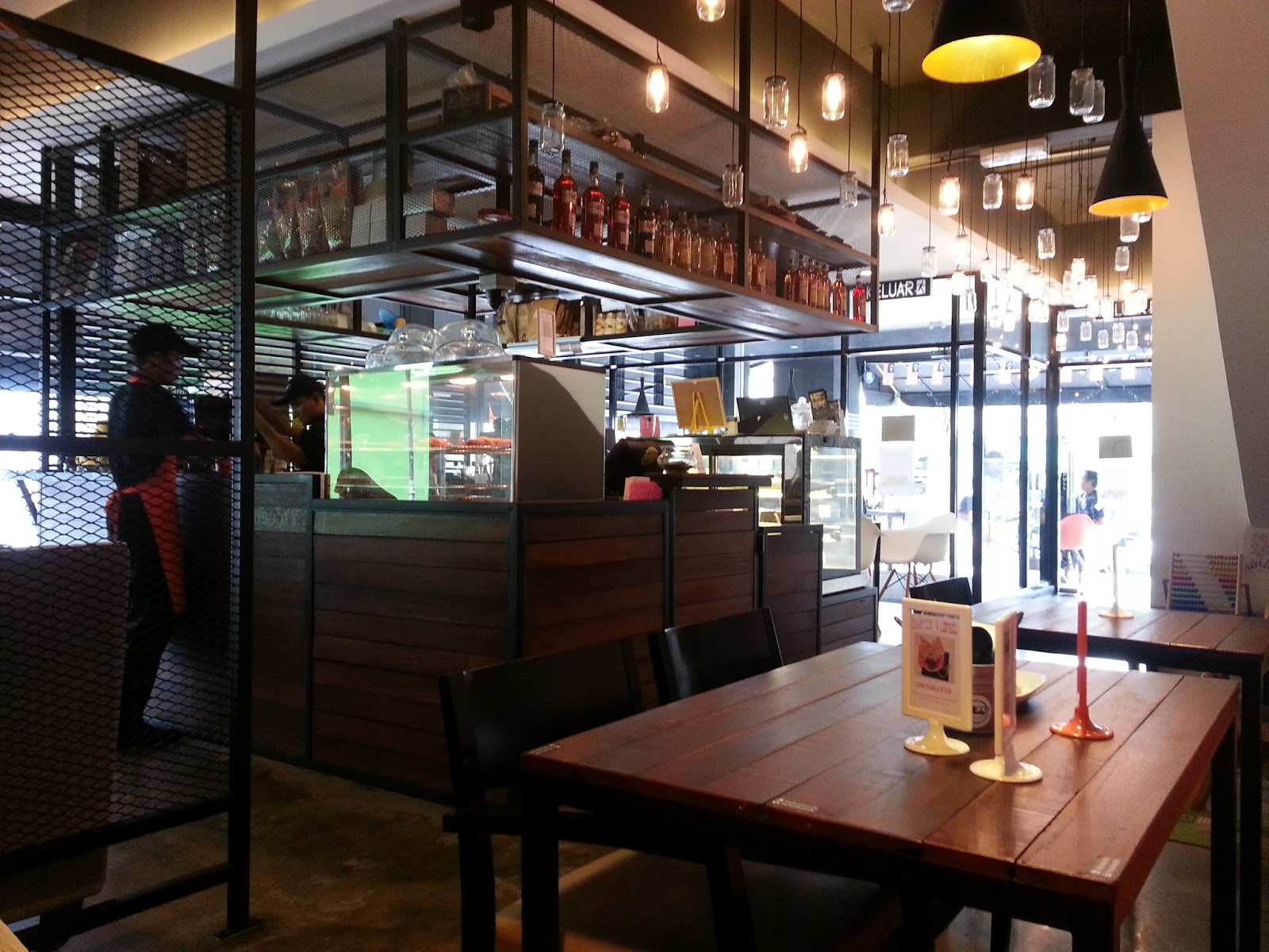 Liv & Luv: The Foodies Cafe