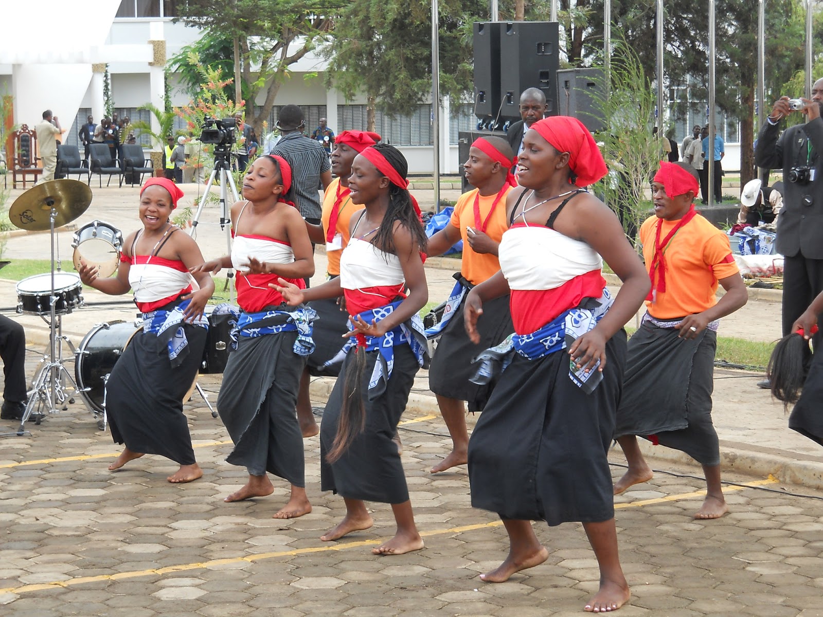 JAMBO FESTIVAL OFFICIAL BLOG: NI KAMA STREET MDUNDIKO VILE ...