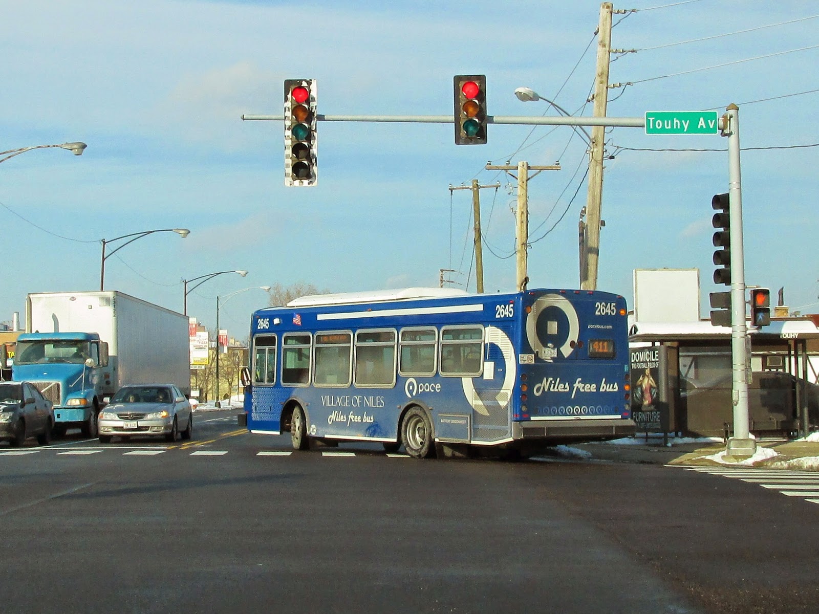 Eddie's Rail Fan Page: A Pace / Niles Free Bus turns north at the ...