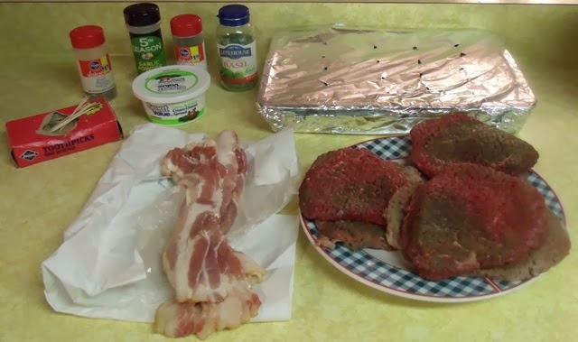 Jason's Kitchen: Jason's Bacon Wrapped Stuffed Cube Steaks