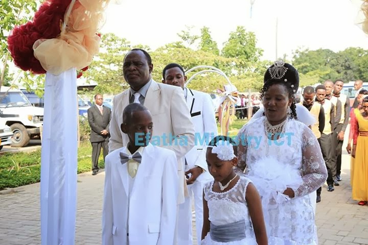 Injili Forever: KUMBUKUMBU YA KUSHEHEREKEA MIAKA 20 YA NDOA YA MTUME NA ...