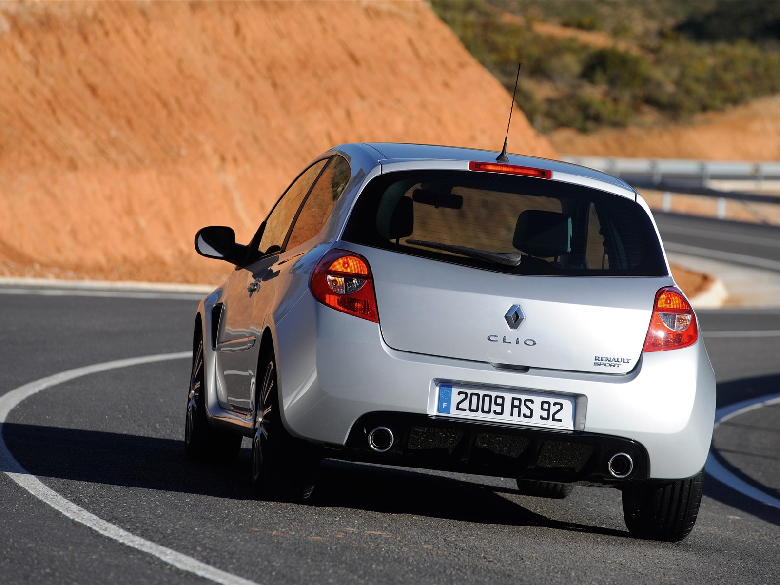 Car Pictures: Renault Clio Sport 2010