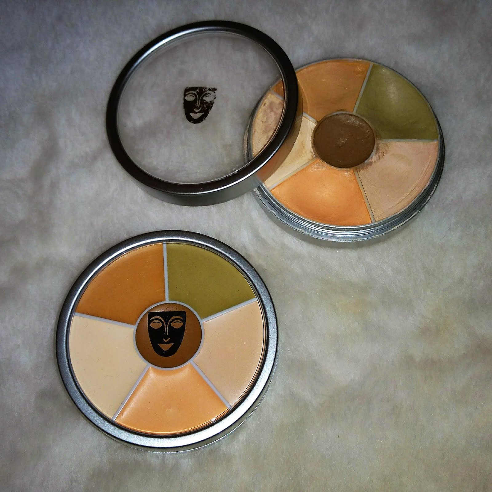 Tips | Corrector Salmón 576 de Kryolan | Mary Paper's | Probando ...