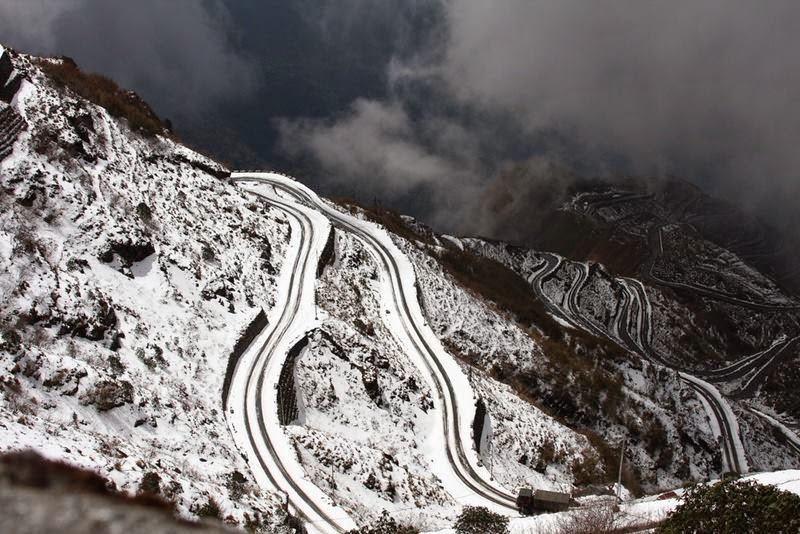 The winding roads of Zuluk | The Old Silk Route, Sikkim