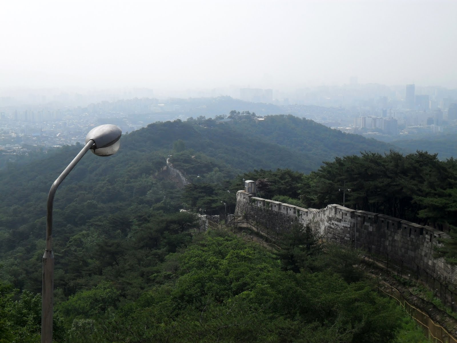 Freelance Flaneur: The quite good wall of South Korea