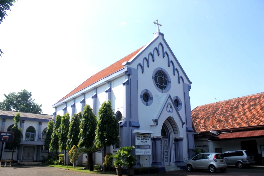 Fotografi Gereja Katolik di Indonesia: Gereja Katolik St. Antonius ...