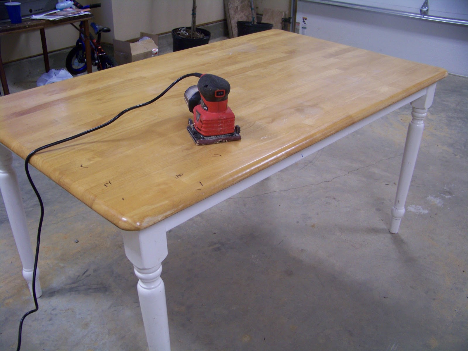 The Ferrell Boys and Me . . .: Makeover Monday - Kitchen Table