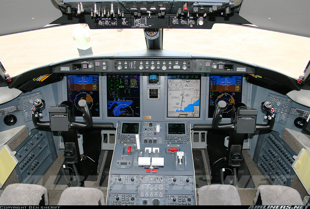 Jet airlines test: challenger 605 cockpit