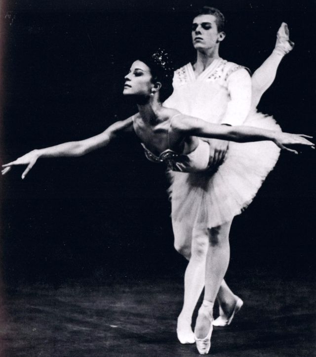 Dutch National Ballet: 47 Pictures That Capture Performing Dancers in ...