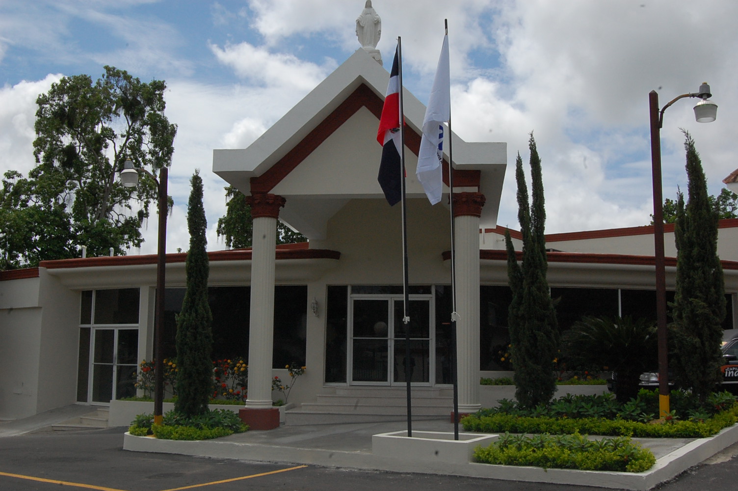 ADMINISTRADORA DE INAVI DONA CAMAS A HOGAR DE ANCIANOS Y CARRO FÚNEBRE ...