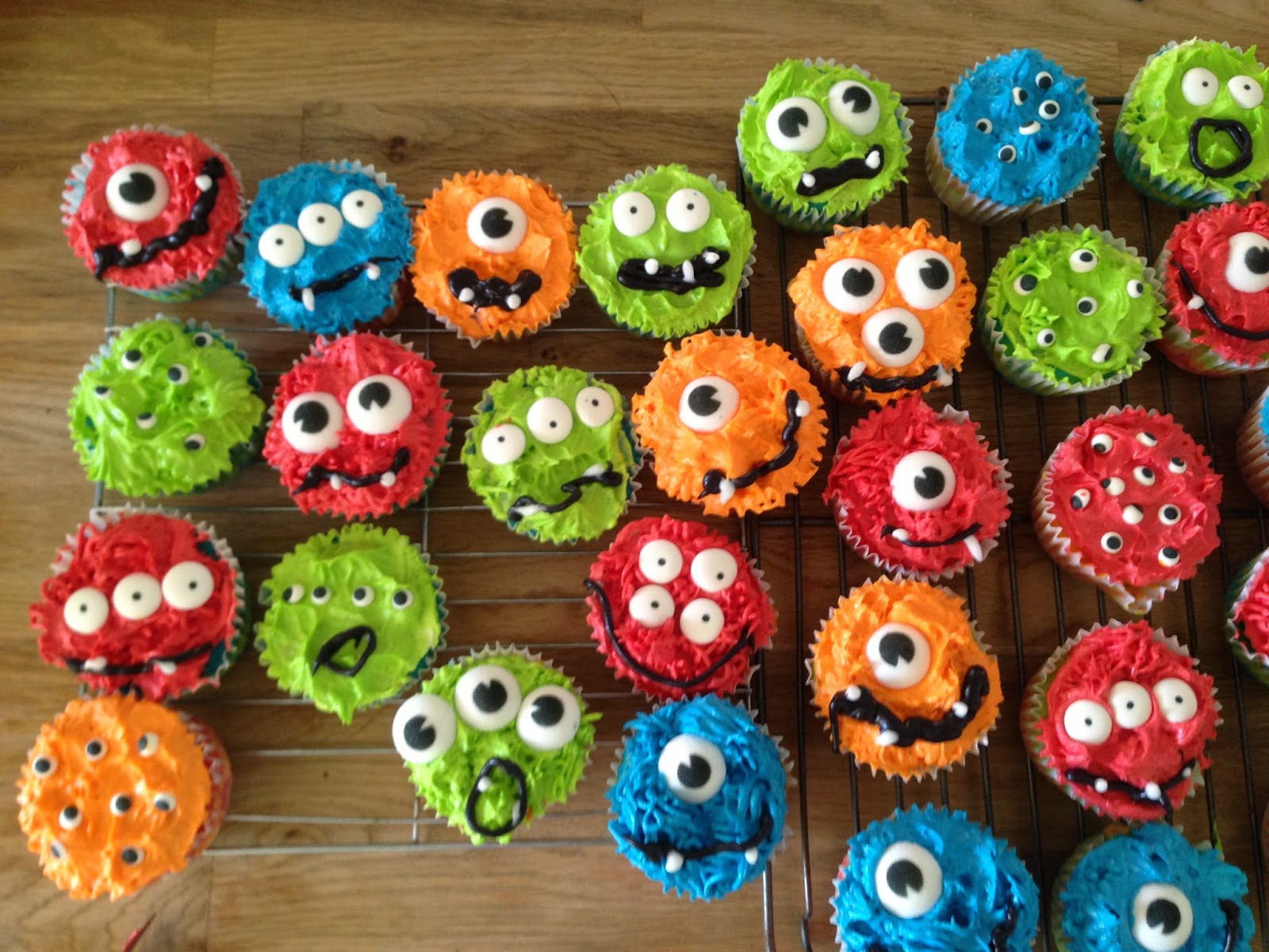 MiniVantastic: Adventures in baking: Monster cupcakes