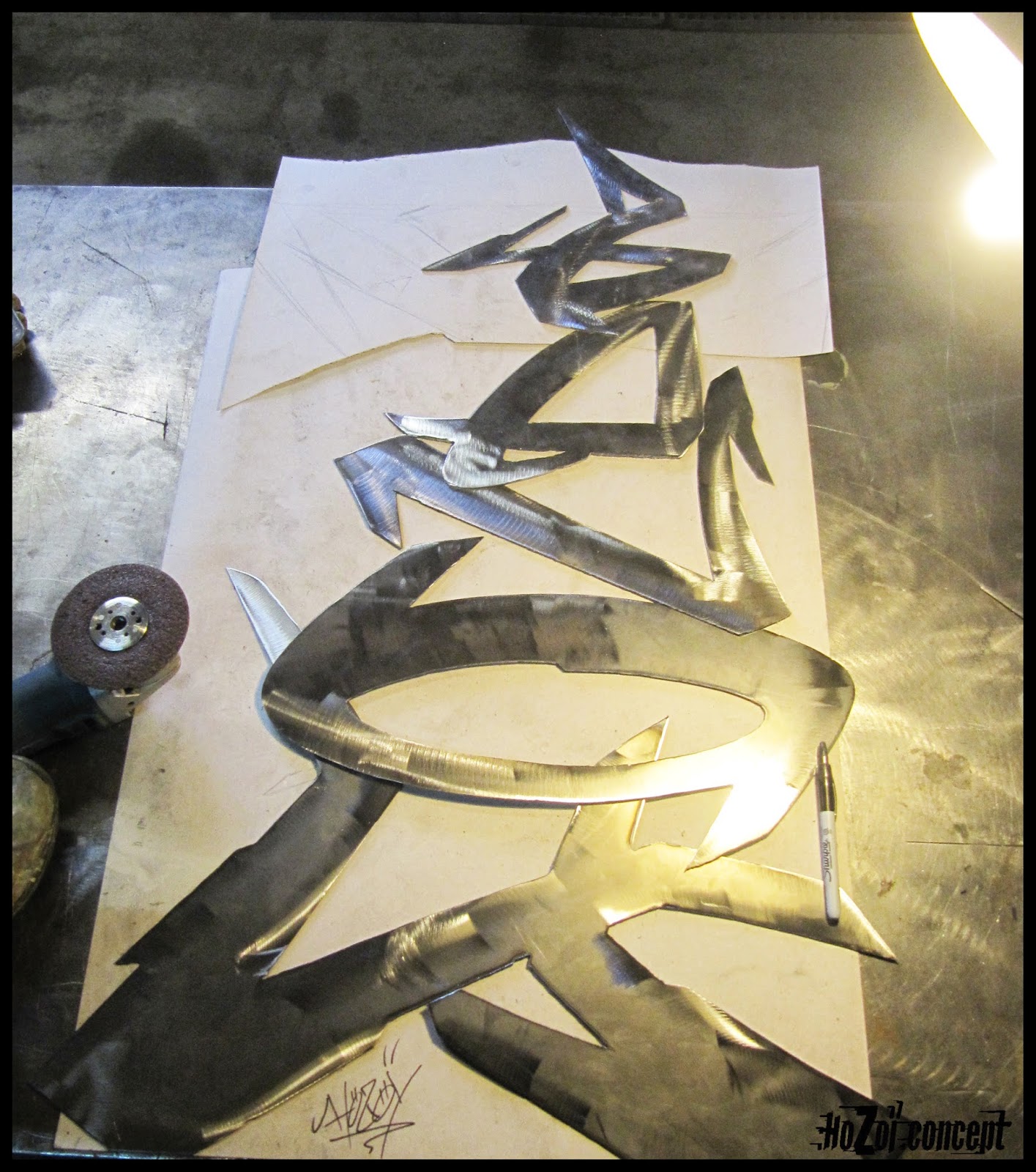 Hozoi Graffiti ,Metal shaping,Design: graffiti metal sculpture for Zenoy