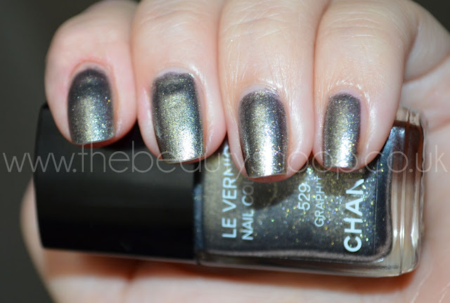 The Beauty Scoop!: Chanel Fall 2011 Le Vernis Nail Colour - GRAPHITE (529)!
