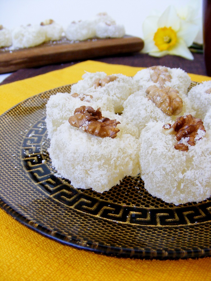 Kokona: Baslogh/ Персийски бонбони с розова вода и кокос