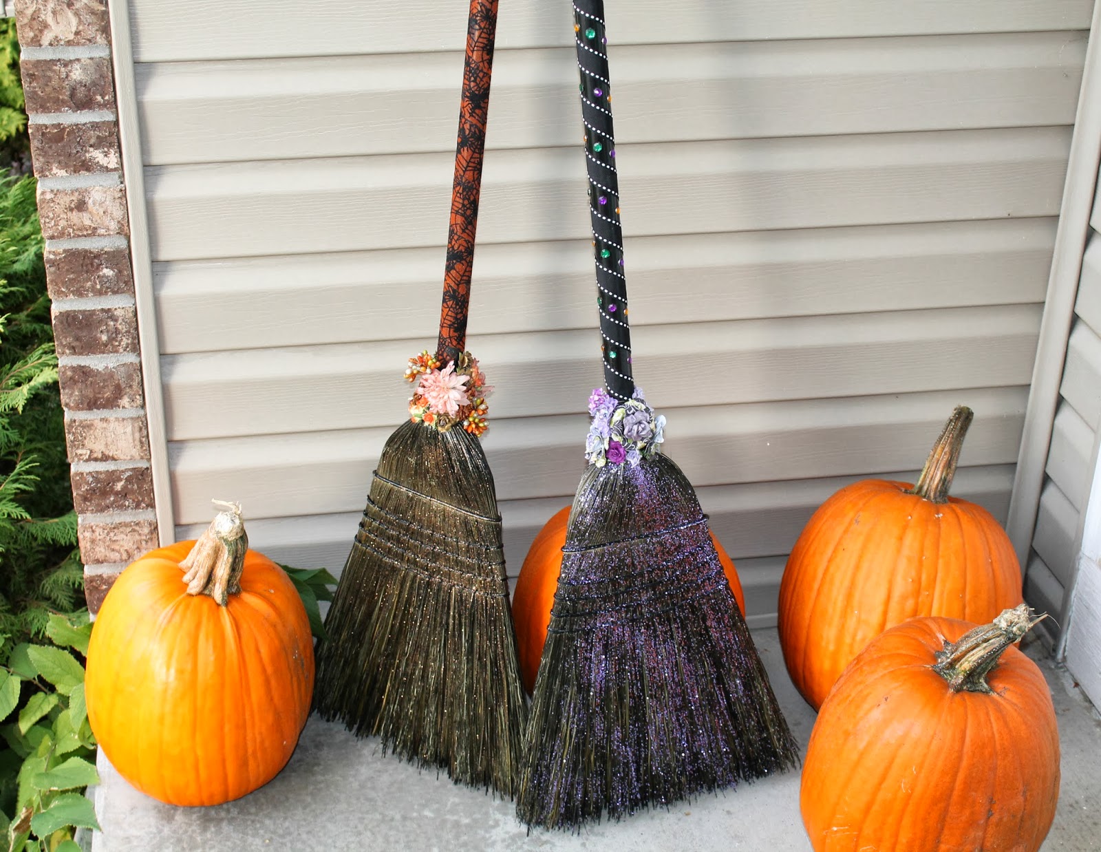 Lastly I topped both with some more gorgeous ribbon and added streamers ...