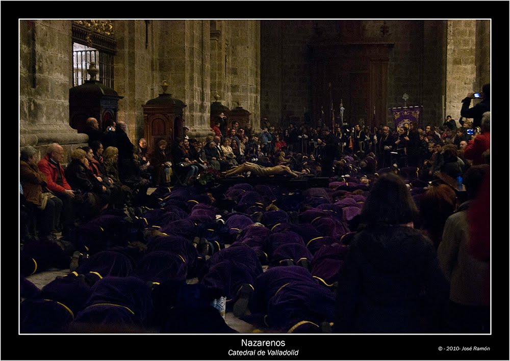 Semana Santa en Valladolid: Nazarenos en la Catedral