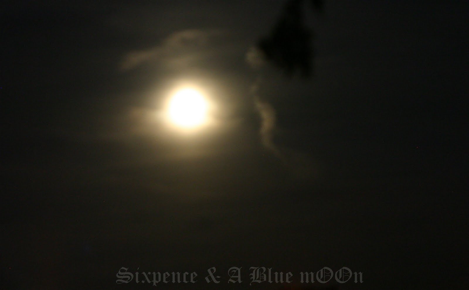 Sixpence Blue Moon: Moon Ghost