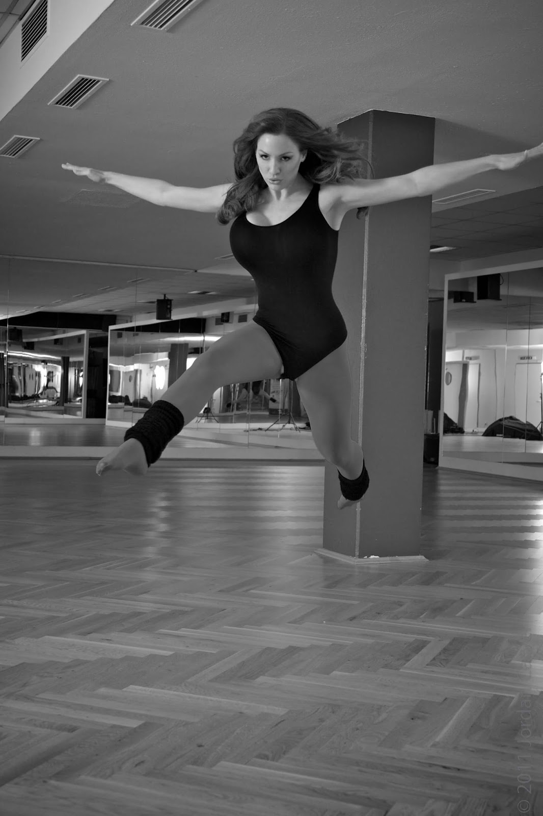Jordan Carver Flash Dance Photoshoot Part 2 Hd And Hot Damn Sexy