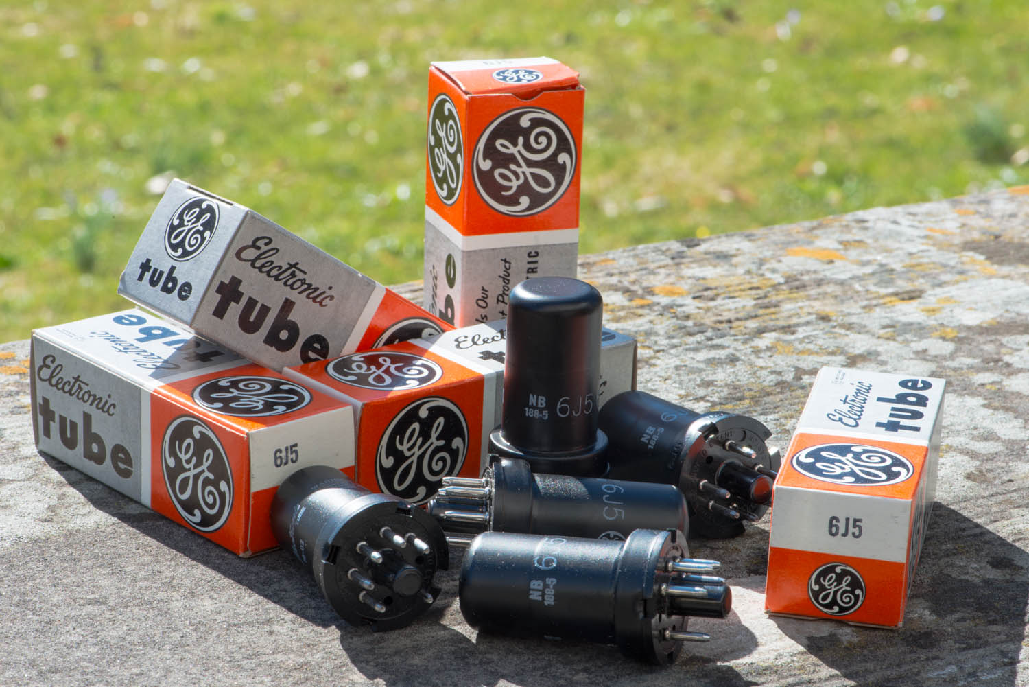 VinylSavor: Tube of the Month : The 6J5