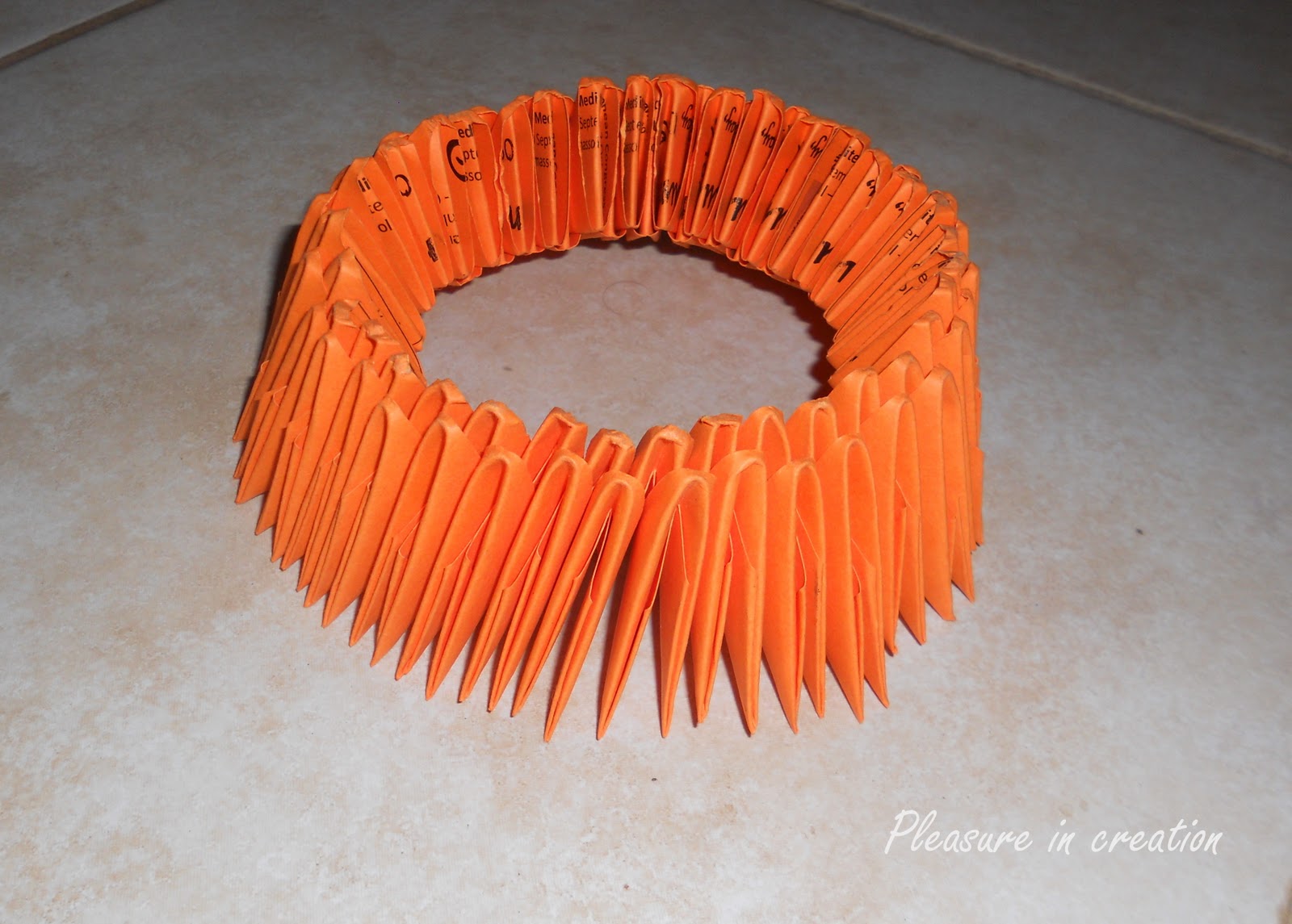 Pleasure in creation: How to make modular origami vase