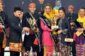 Daftar Lengkap Para Pemenang Abang & None Jakarta 2011 - SlideGossip