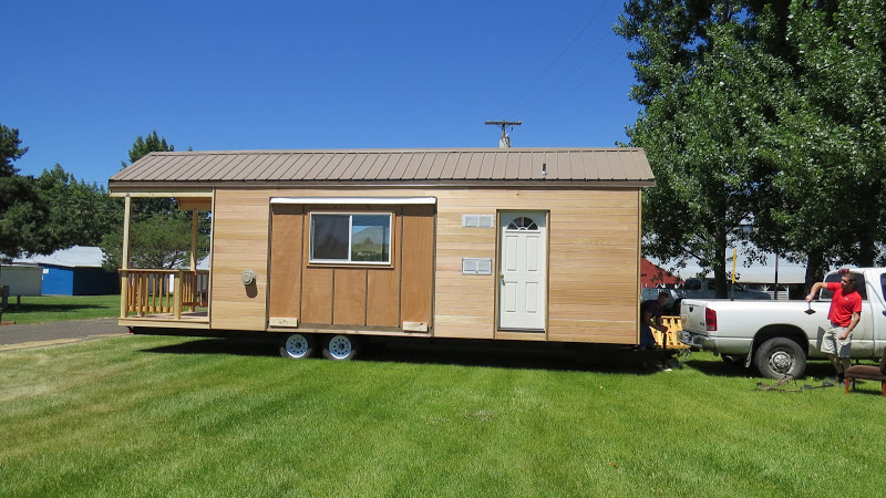 TINY HOUSE TOWN: Pull Out Tiny House (232 Sq Ft)