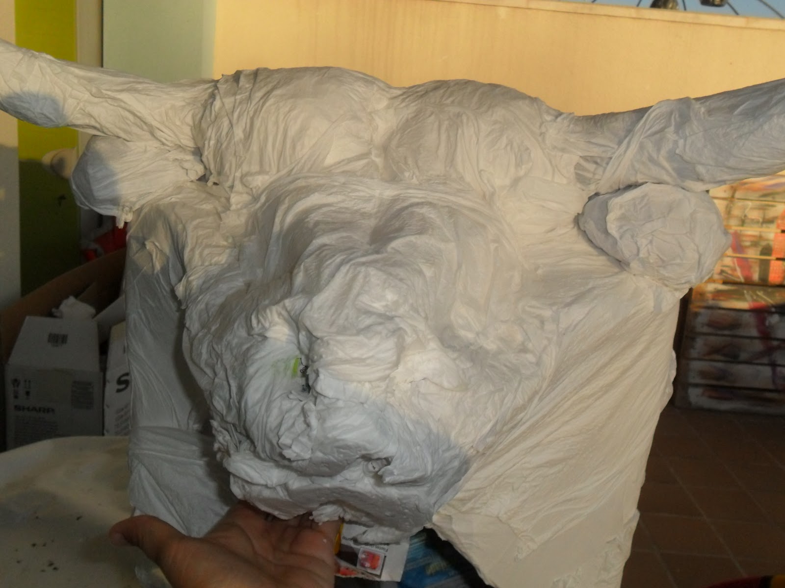 El baúl del reciclaje: Cabeza de toro con cartón