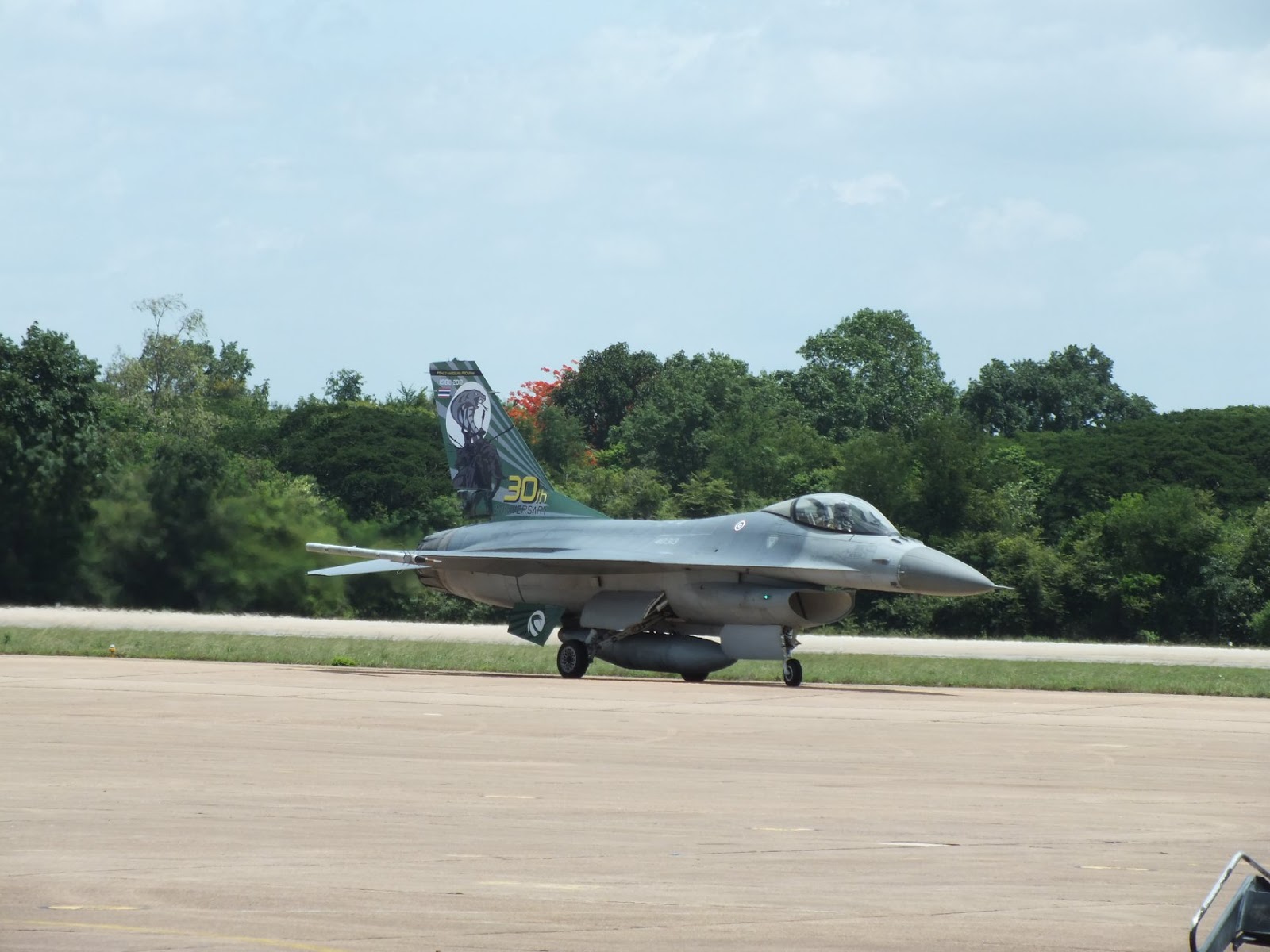 AAG_th บันทึกประจำวัน: พิธีครบรอบ ๓๐ปี เครื่องบินขับไล่ F-16A/B กองทัพอากาศไทย