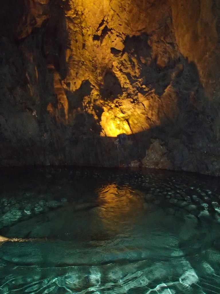 Vis ma vie en Suisse: Le lac souterrain de St Léonard