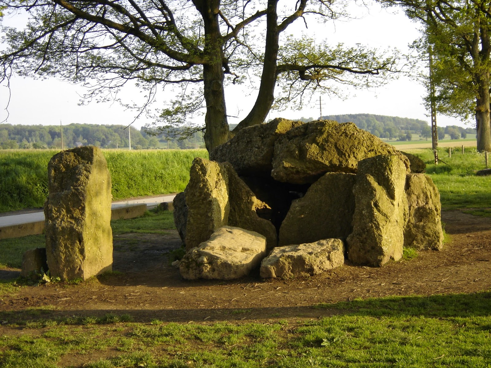 La Belgique des Quatre Vents: DIEUX DU NORD Les mégalithes de Wéris