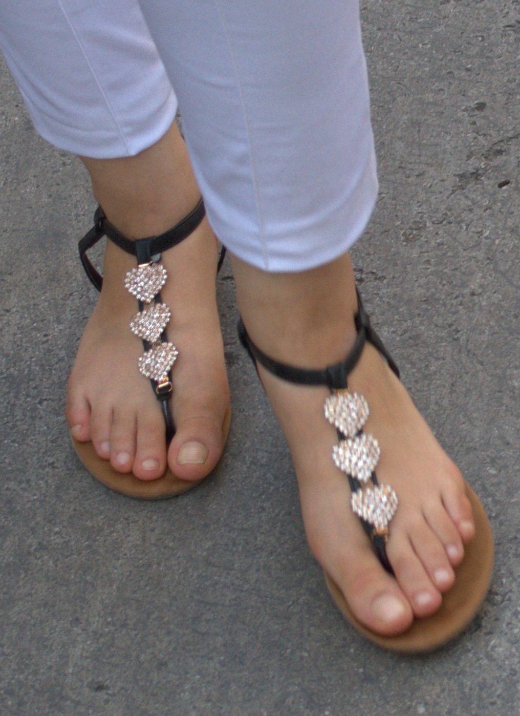 candid turkish girls feet: beautiful face turkish lady big natural toes ...