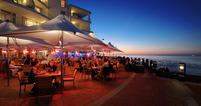 COCKTAILS AND VIEWS CAPE TOWN