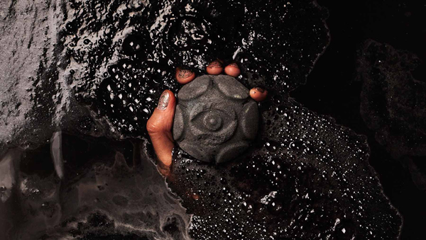 How to Make Black Bath Bombs with Activated Charcoal - Creative Green ...