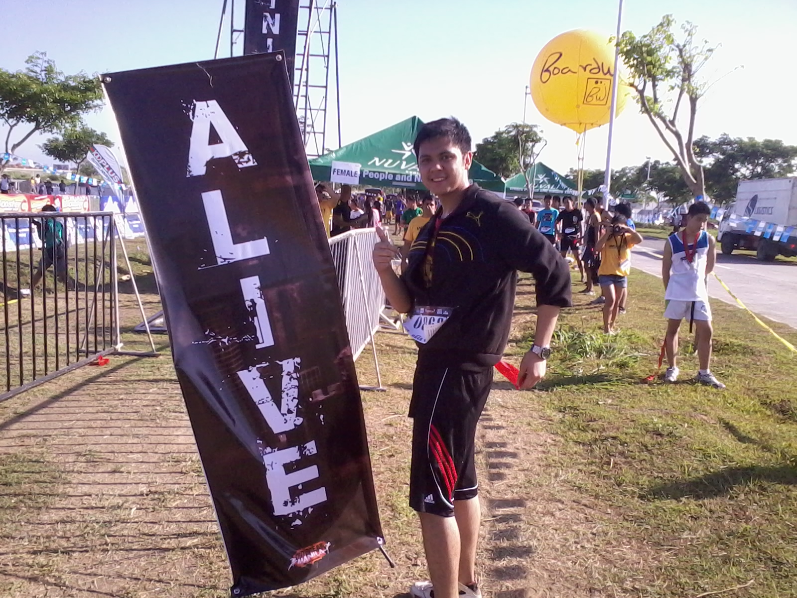 kwentong nakaka: Outbreak Manila 2012, Pag atake ng mga Zombies sa Pinas