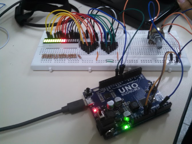 Programando en Arduino Uno (COM3): 2015